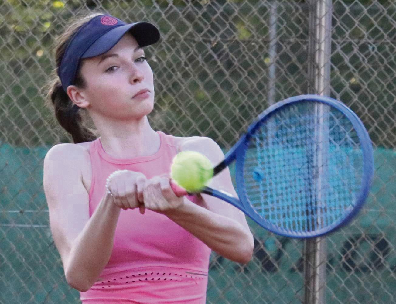 OWL-Meisterin: Marie Riedel aus Geseke gewinnt Finale glatt in zwei Sätzen